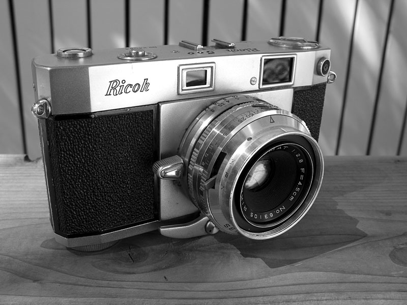 Photography & Vintage Film Cameras: Ricoh 500
