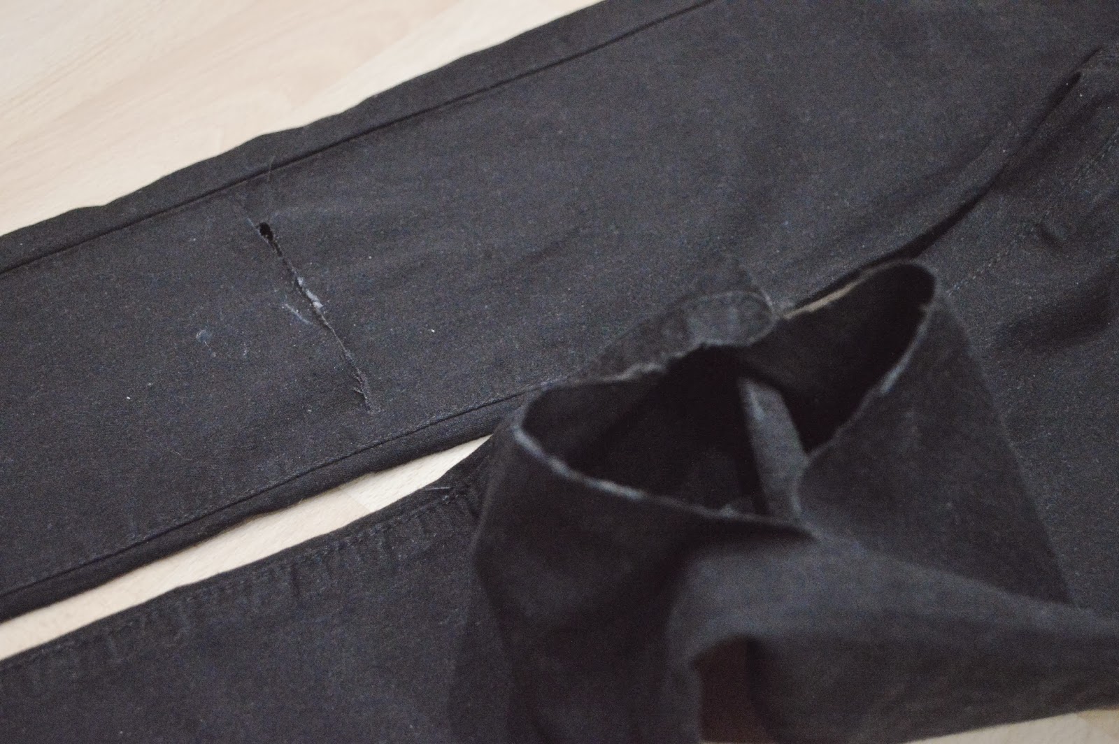 DIY | RIPPED KNEE JEANS | Danielle Fenton