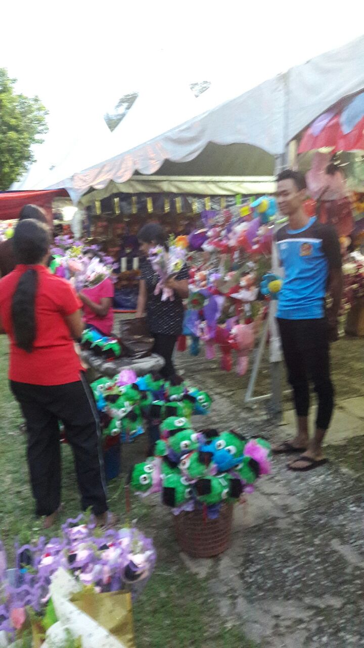 Konvokesyen - Bunga dan Cenderamata: Lawatan ke gerai kami di tapak ...