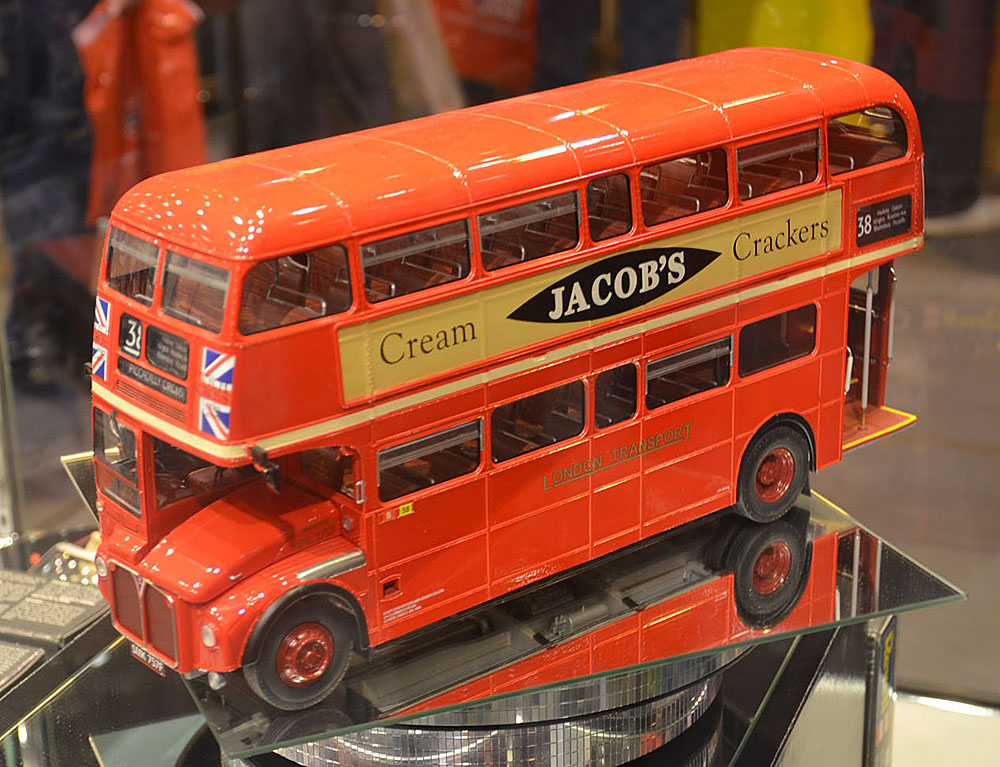 London Bus Model Kit, 50% OFF | www.pinnaxis.com