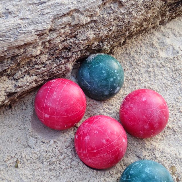 Friendly Isla Contadora Cruiser Competition – Beach Bocce Ball | Galley ...