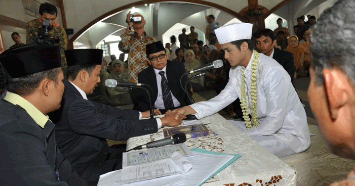 Bagaimana Lafal Ijab Kabul Akad Nikah yang Benar ? Ijab Qabul harus ...