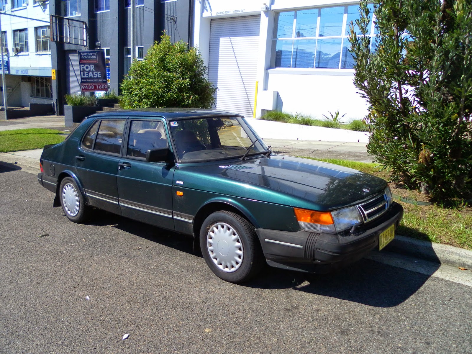 Aussie Old Parked Cars: 1992 Saab 900i 4-door Sedan