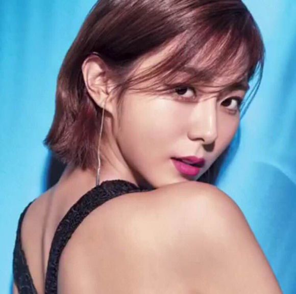 Kpop - After School Uee Poses For 'Singles'! | Kpop News And Lyrics