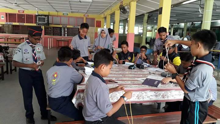 SMK SERI SEPANG: Kem Lencana Pengakap