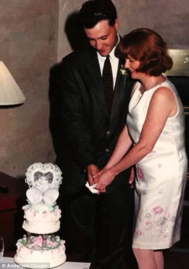 Mentes Imundas e Belas: Homem vira mulher depois de picada de abelha