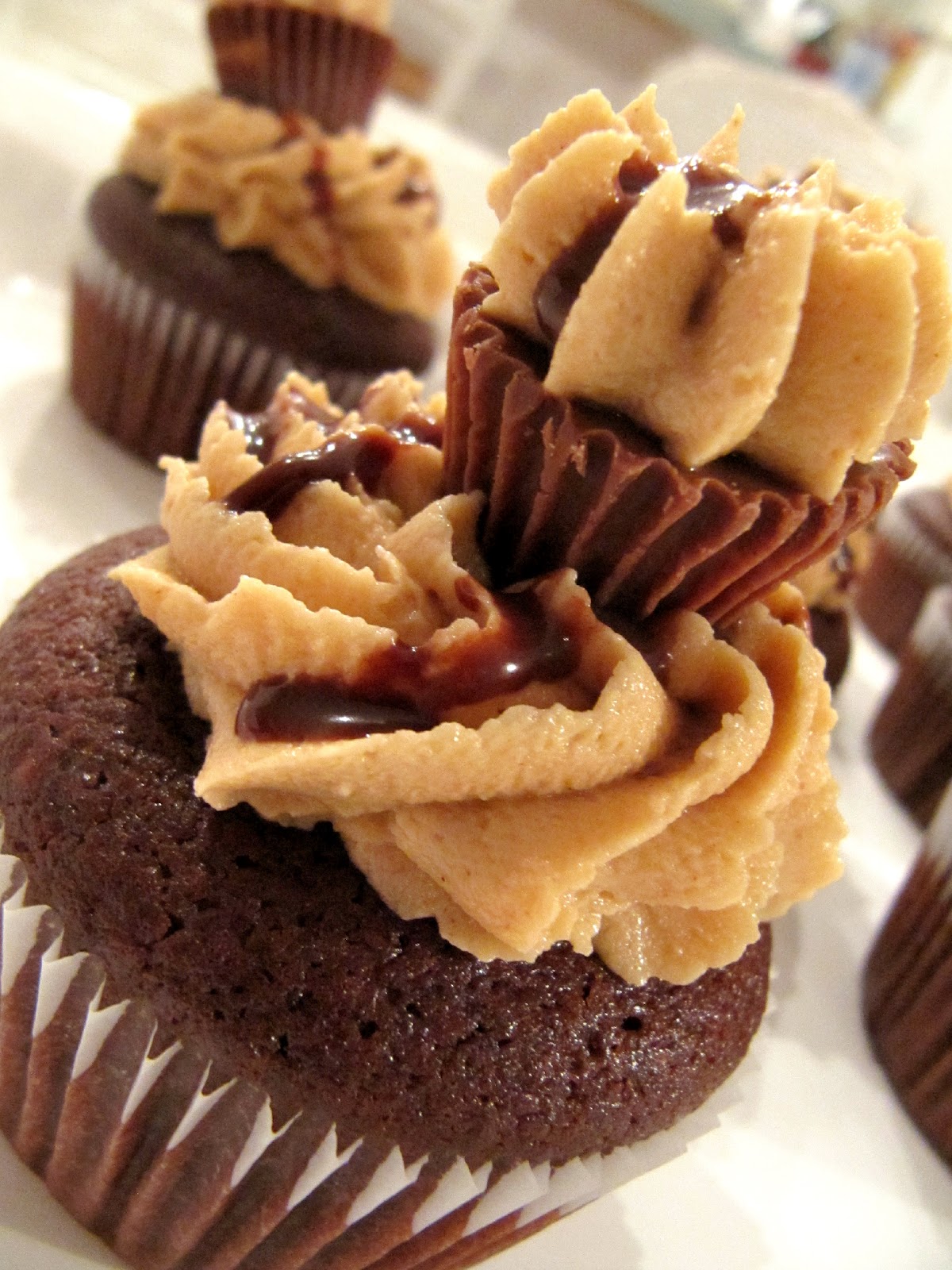 whitleigh cupcakes: Reese's Peanut Butter Cupcakes