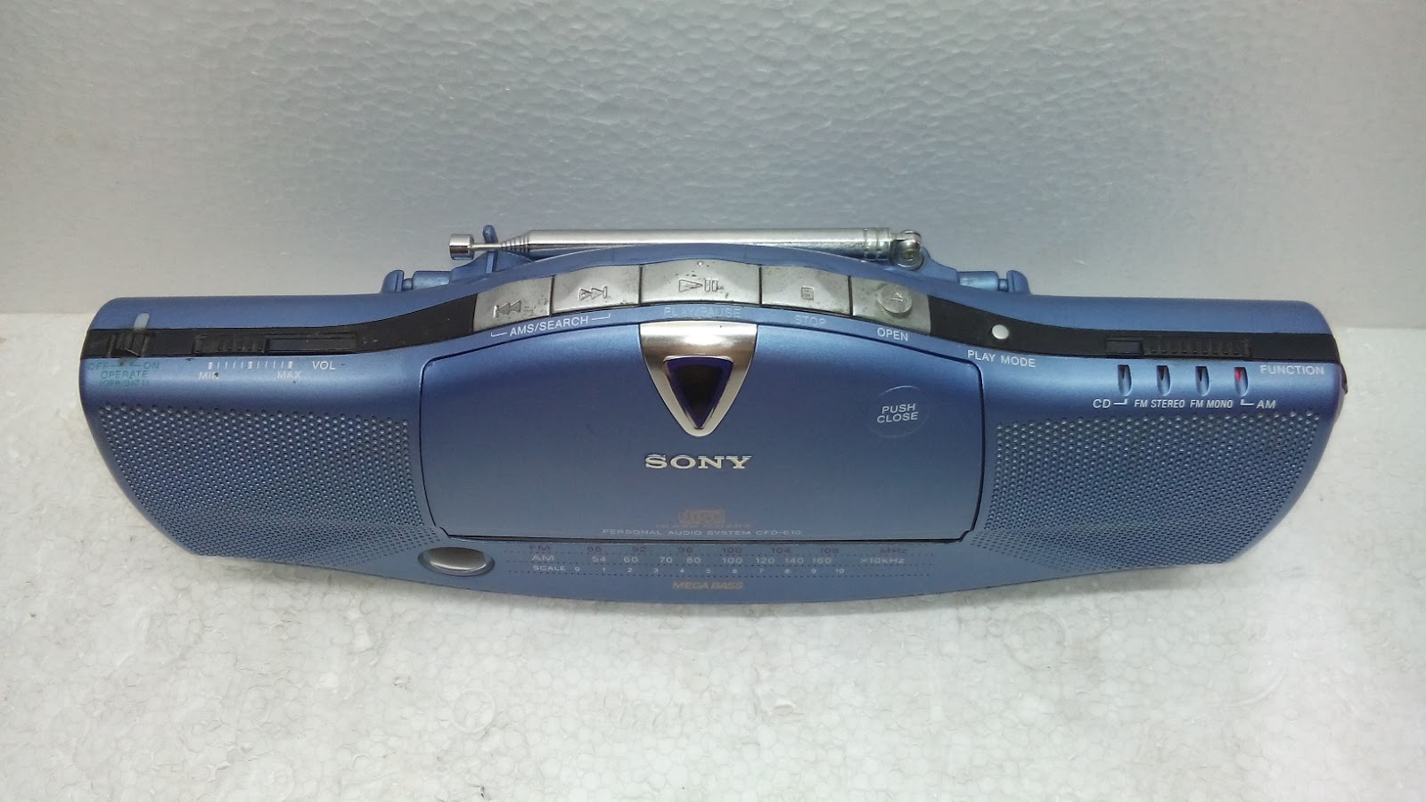 BARANG BARANG ELEKTRIK TERPAKAI DAN RARE: Radio SONY CFD-E10