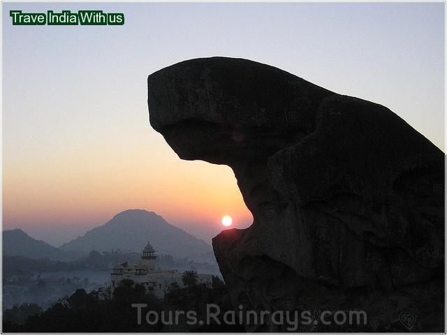 Tourist Attraction India: Mount Abu : Tod rock