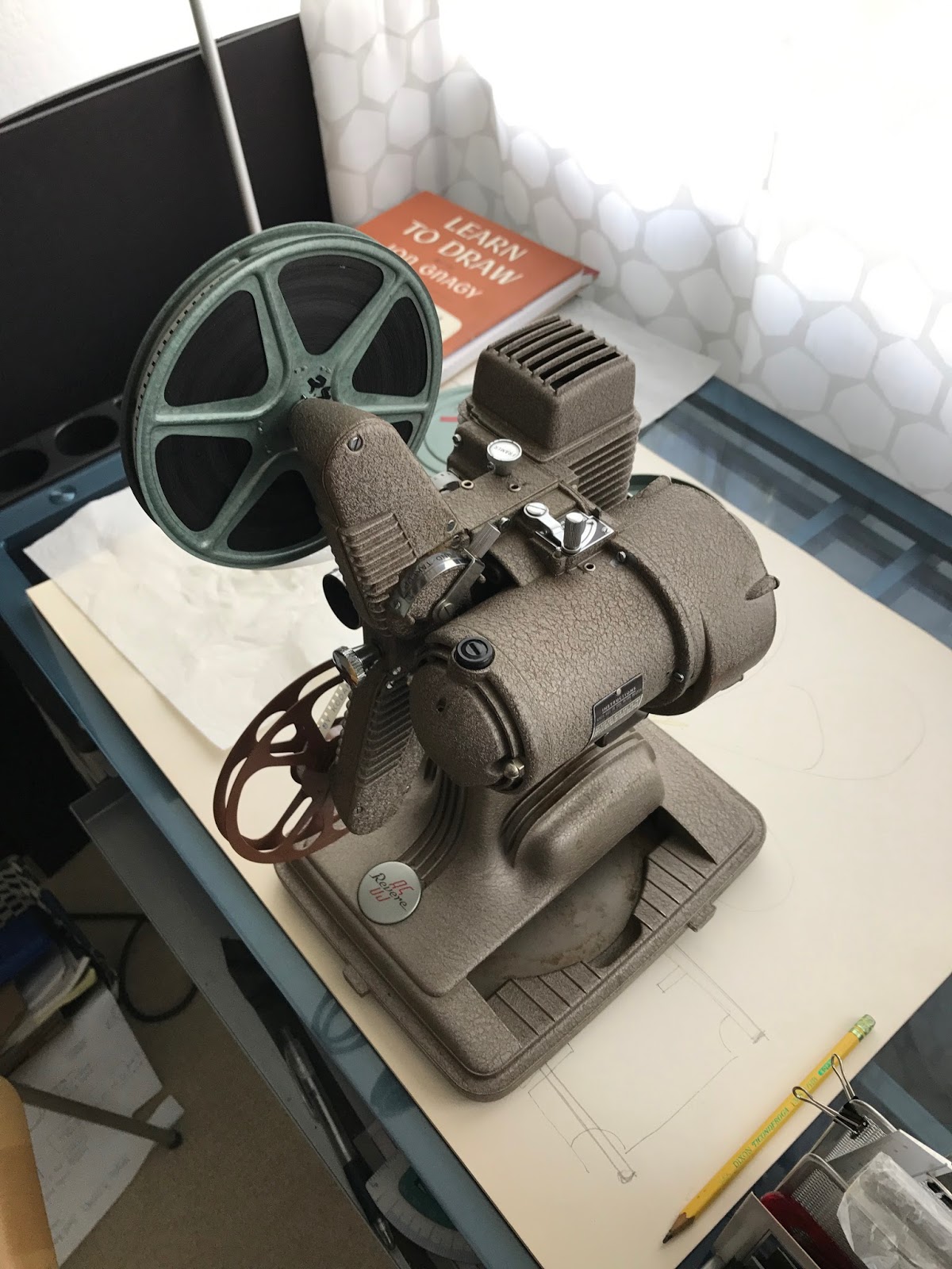 Porsche 924S Maintenance: Revere 85 8mm Projector - Filming the screen.