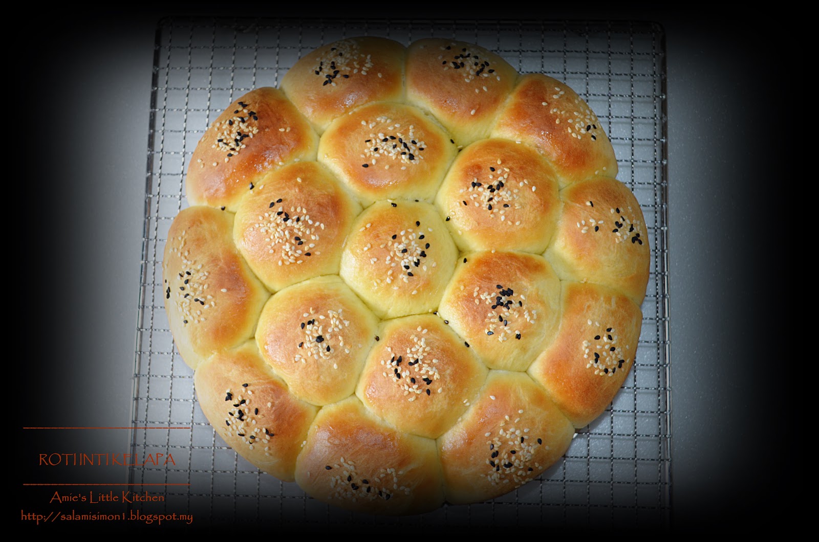 Roti Inti Kelapa - Amie's Little Kitchen