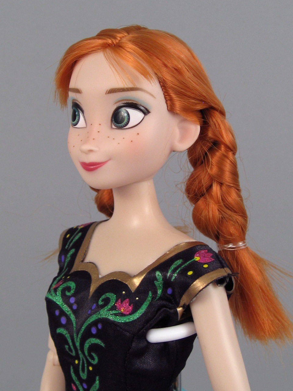 Anna and Elsa Knockoff Dolls From China | The Toy Box Philosopher