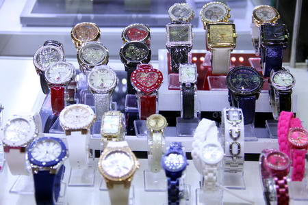 หนังสือพิมพ์ภูเก็ตโพสต์ : “เซ็นทรัล ภูเก็ต” จัด “Central Watch 2012 ...