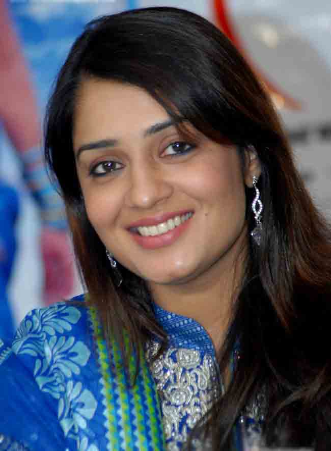Nikita Thukral Actress Profile Biography Family Photos and Wiki and ...