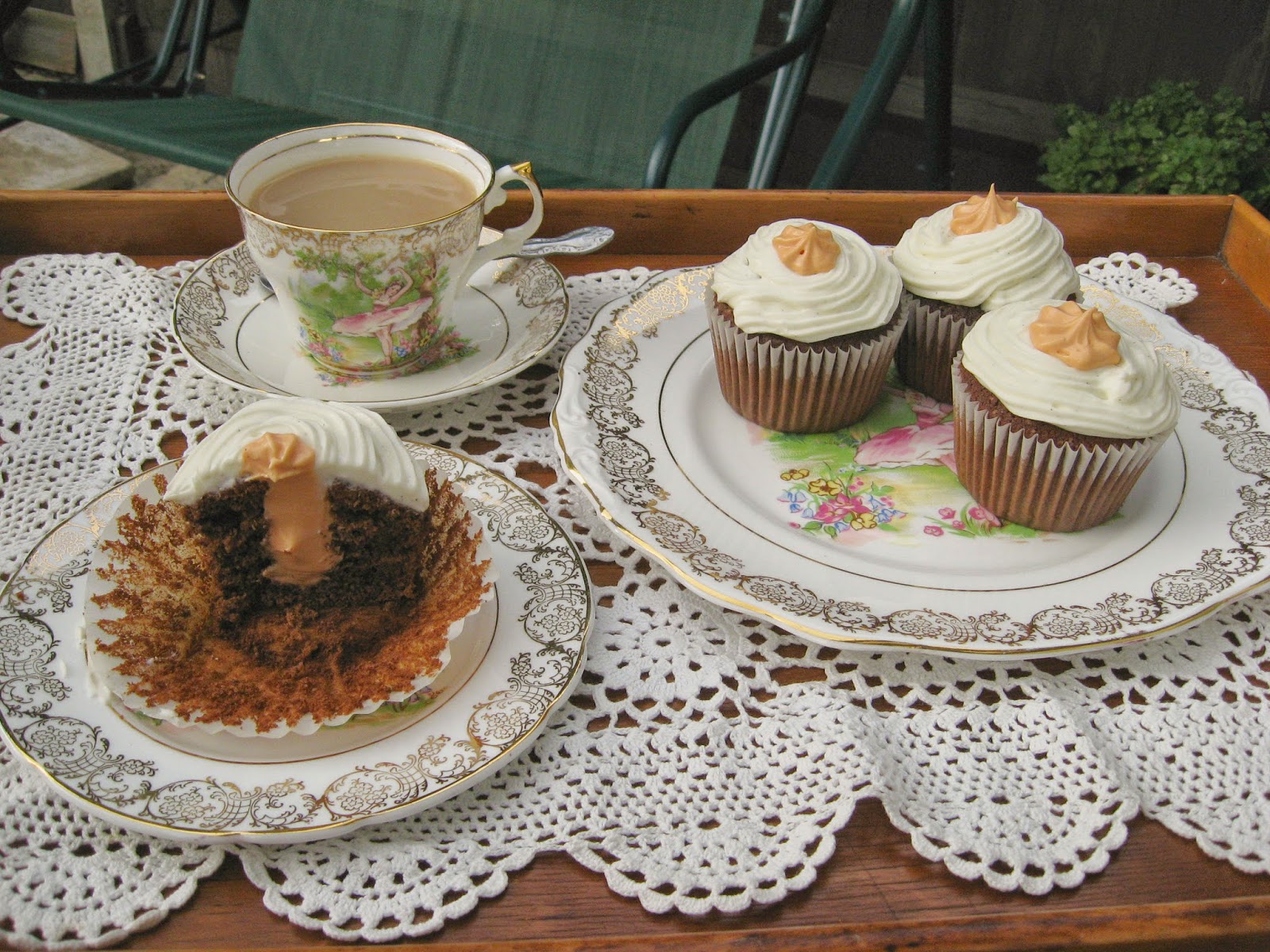 A Cheery Chicken: Neapolitan Core Cupcakes