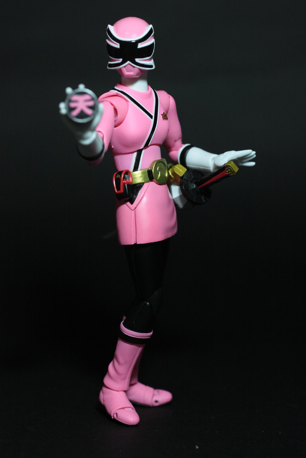 Firestarter's Blog: Toy Review: SH Figuarts Shinken Pink