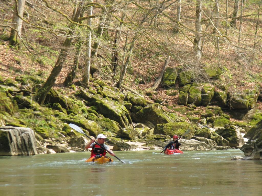 Cu caiacul în Cheile Lăpuşului – 51 km, ep. 2 – Romania vazuta din caiac