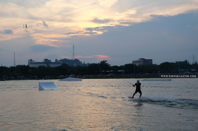 Menikmati Sensasi Wakeboarding Skala Internasional Di Batam Wakepark ...