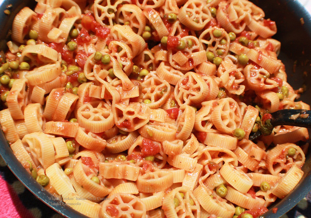 Mama's Wagon Wheel Pasta and Peas | What's Cookin' Italian Style Cuisine