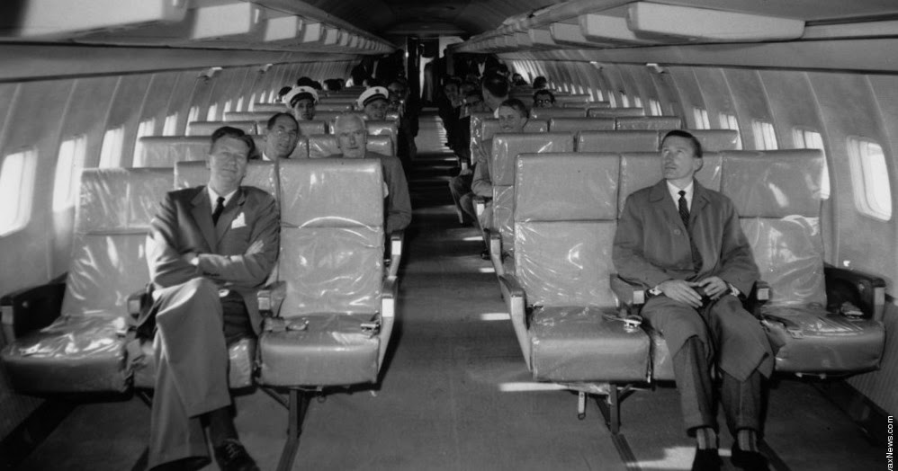 22 Historical Photographs of Boeing Planes From Between the 1930s and ...