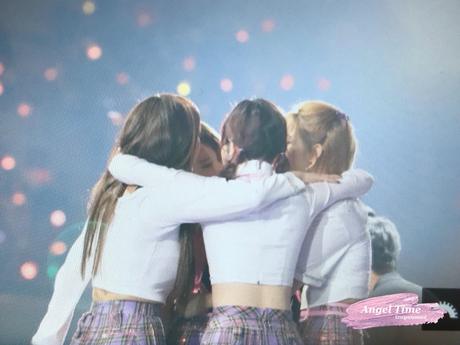 《MAMA》TWICE再奪年度歌曲大獎 『Signal』一曲奪得最佳女團舞蹈及年度歌曲獎。 - PEEKME