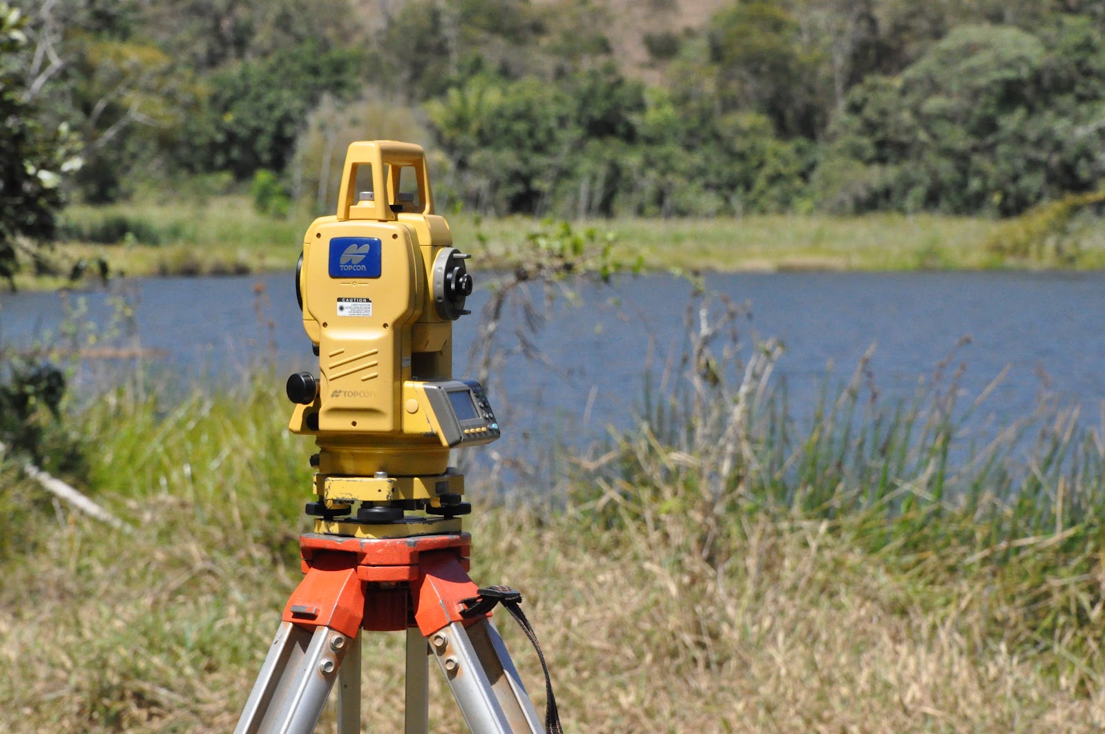 Topos Graphein: Estação Total Topcon GTS - 236W