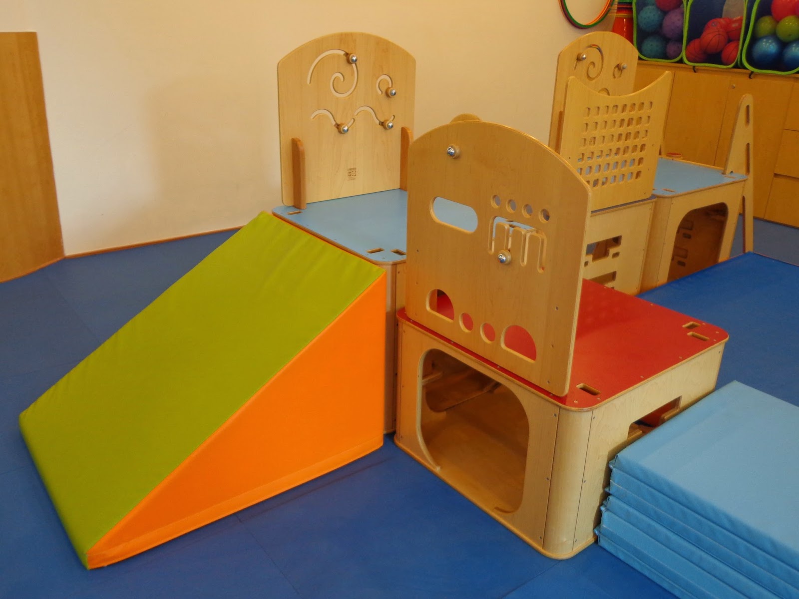 Montessori Mama in Saigon: Gymboree Play & Music