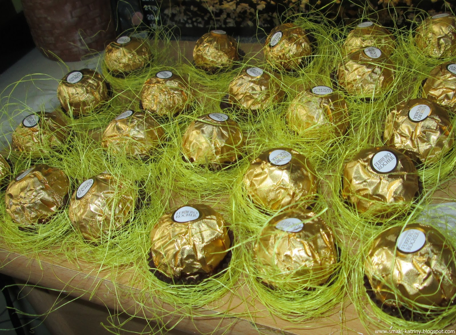 Moje pyszne, łatwe i sprawdzone przepisy :-) : Ananas z wina i ferrero ...