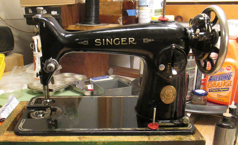 My Sewing Machine Obsession: Singer 201D.