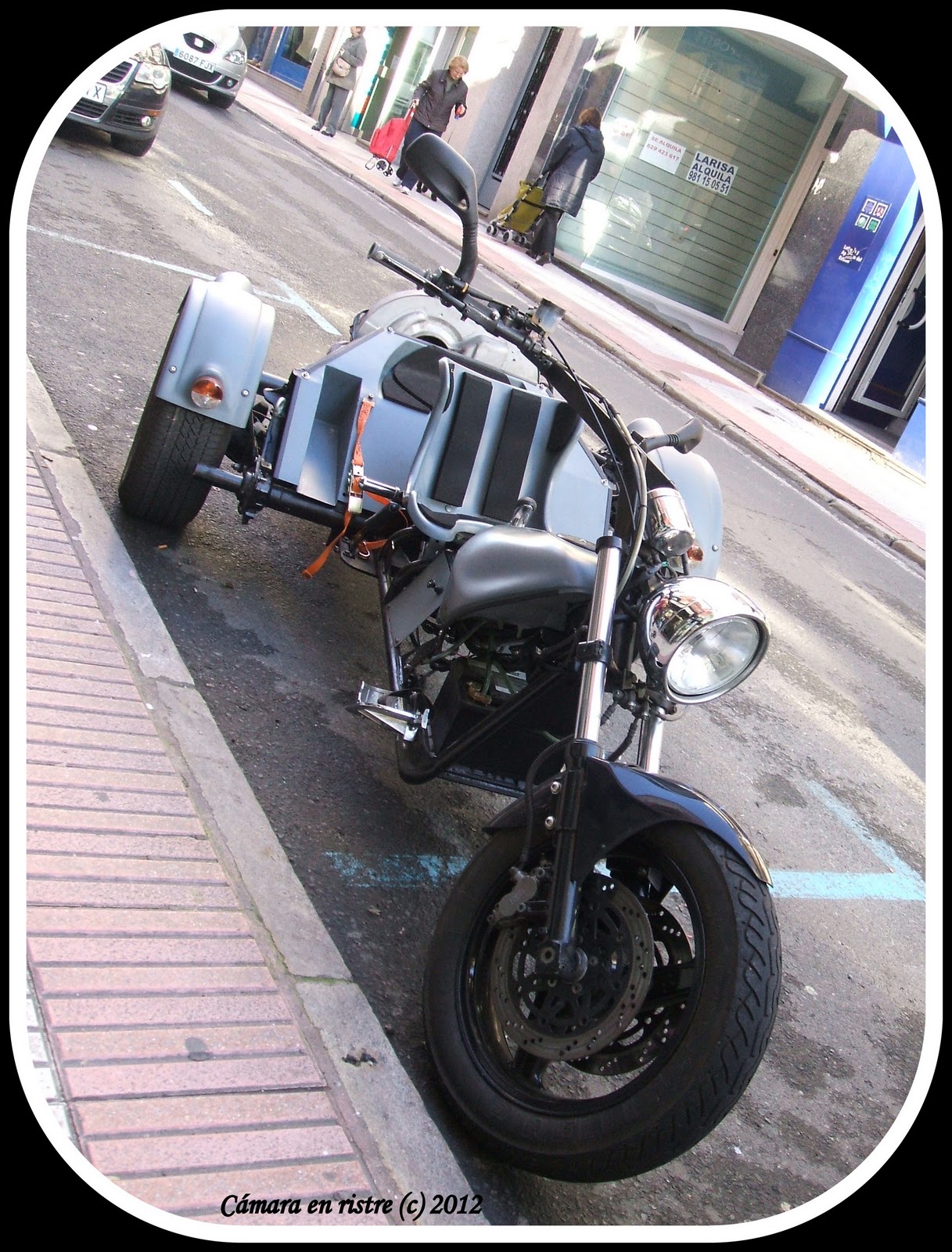 Cámara en ristre: LA EXTRAÑA MOTO