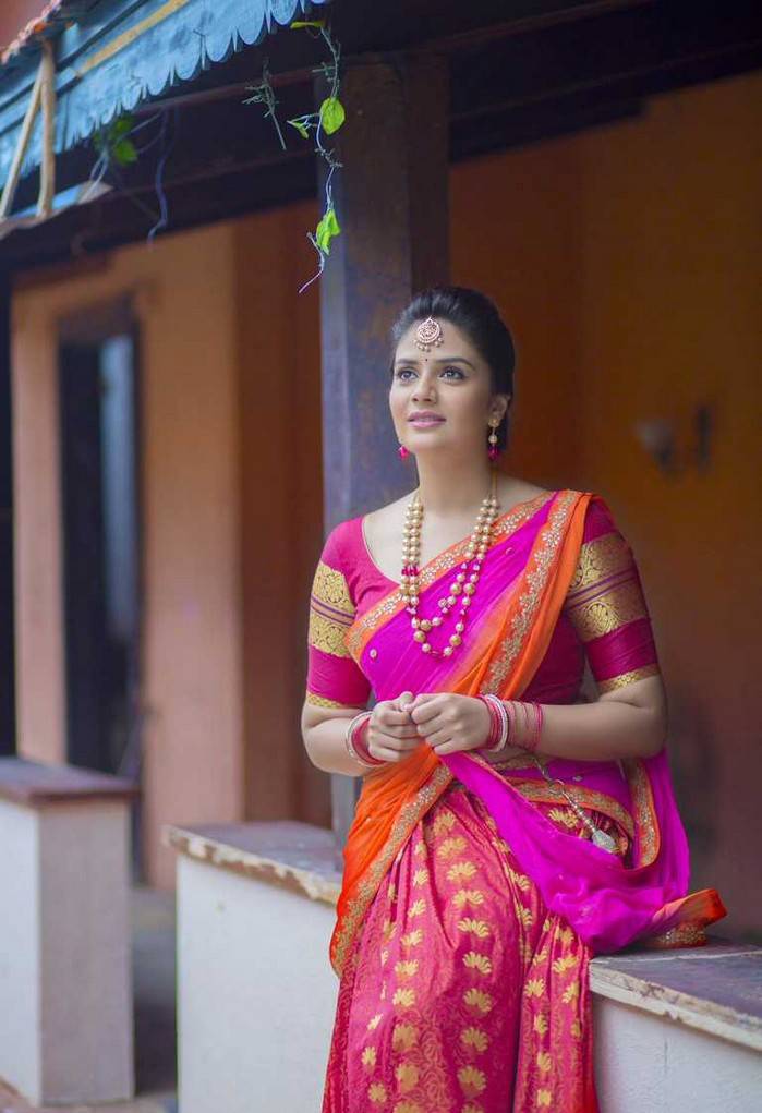 Anchor Srimukhi Sexy Photo Shoot Stills In Pink Half Saree