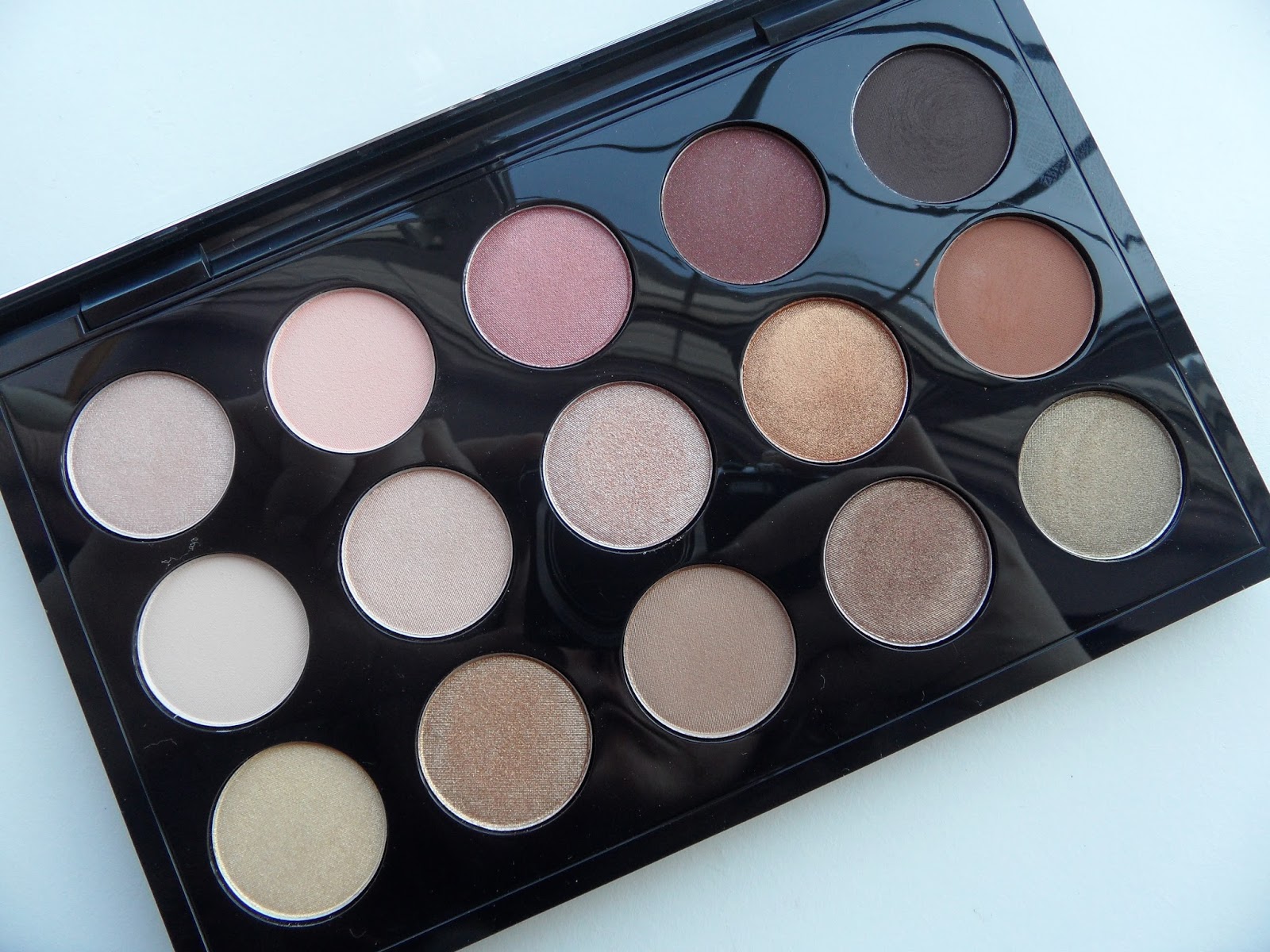 Kick Arse Red Lips: MAC Eyeshadow x 15 Warm Neutral Palette