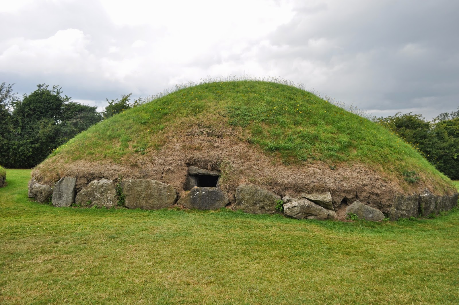 EL CAJON DE LOS CONOCIMIENTOS: TÚMULO