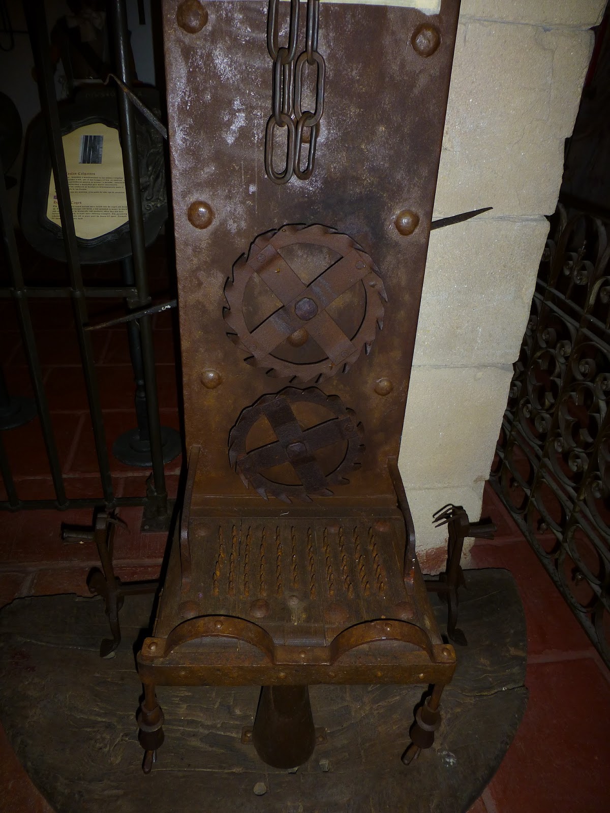 y-es travel chapter: Ronda and its eclectic Lara Museum