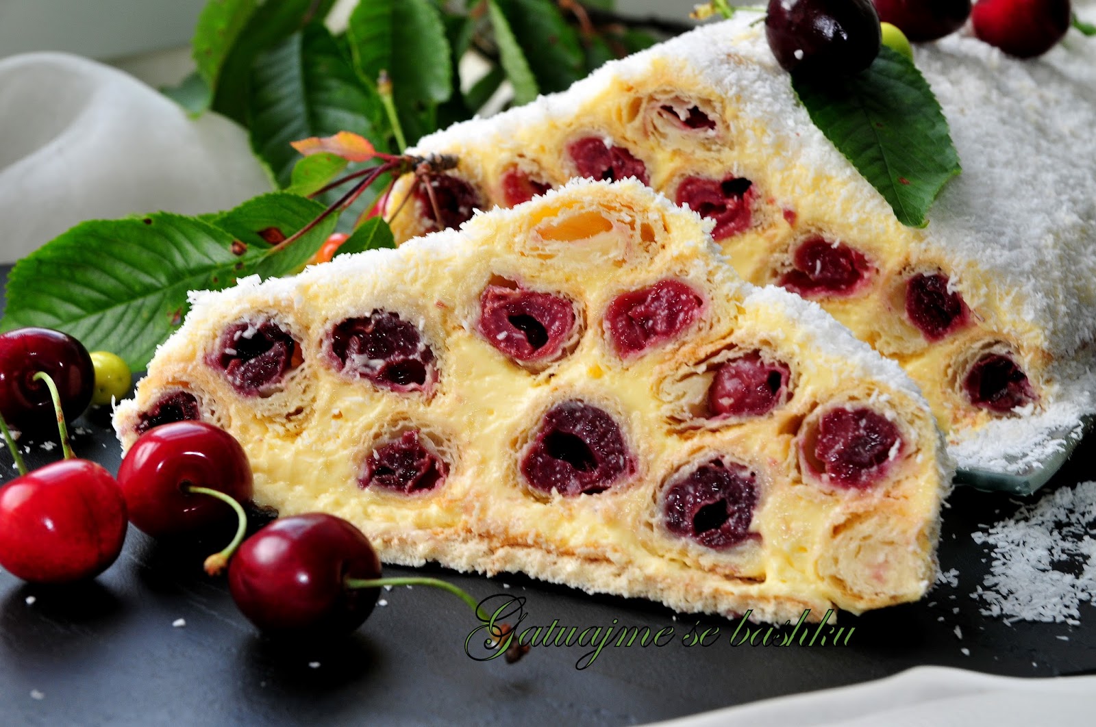 Gatuajme se bashku: Torta Piramide me qershi ose vishnje