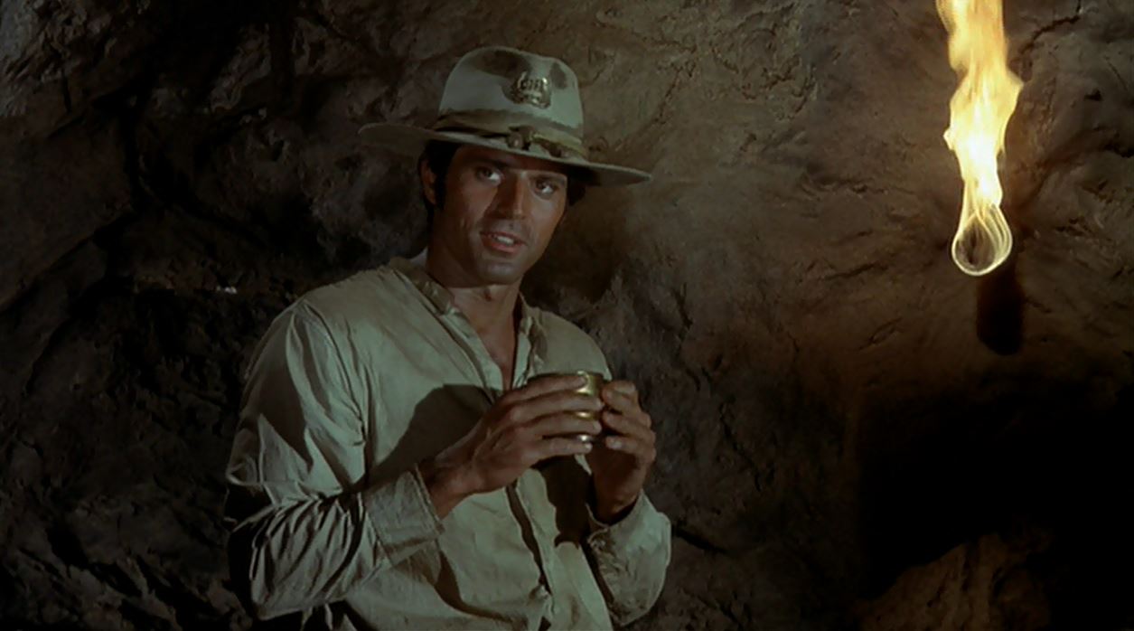 Sidewalk Crossings: Rio Lobo (1970)