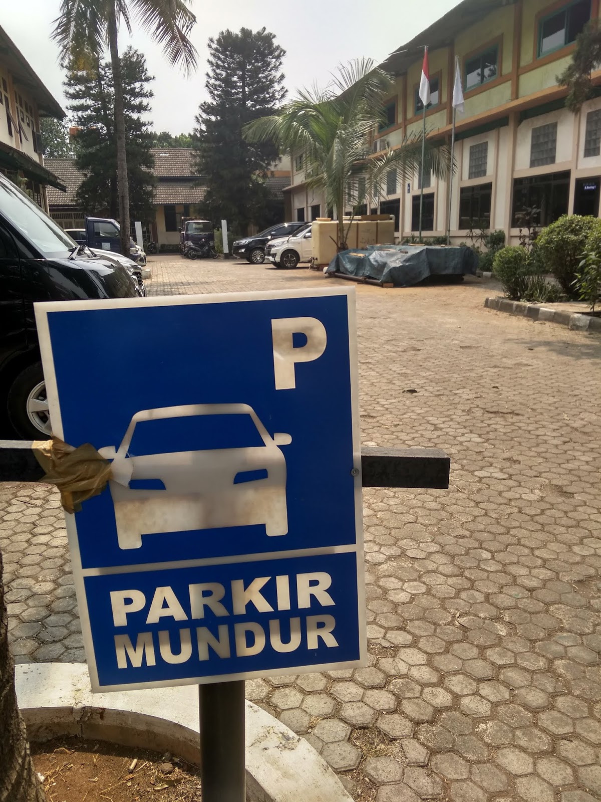 Parkir Mundur ~ PASCASARJANA STT IKSM SANTOSA ASIH