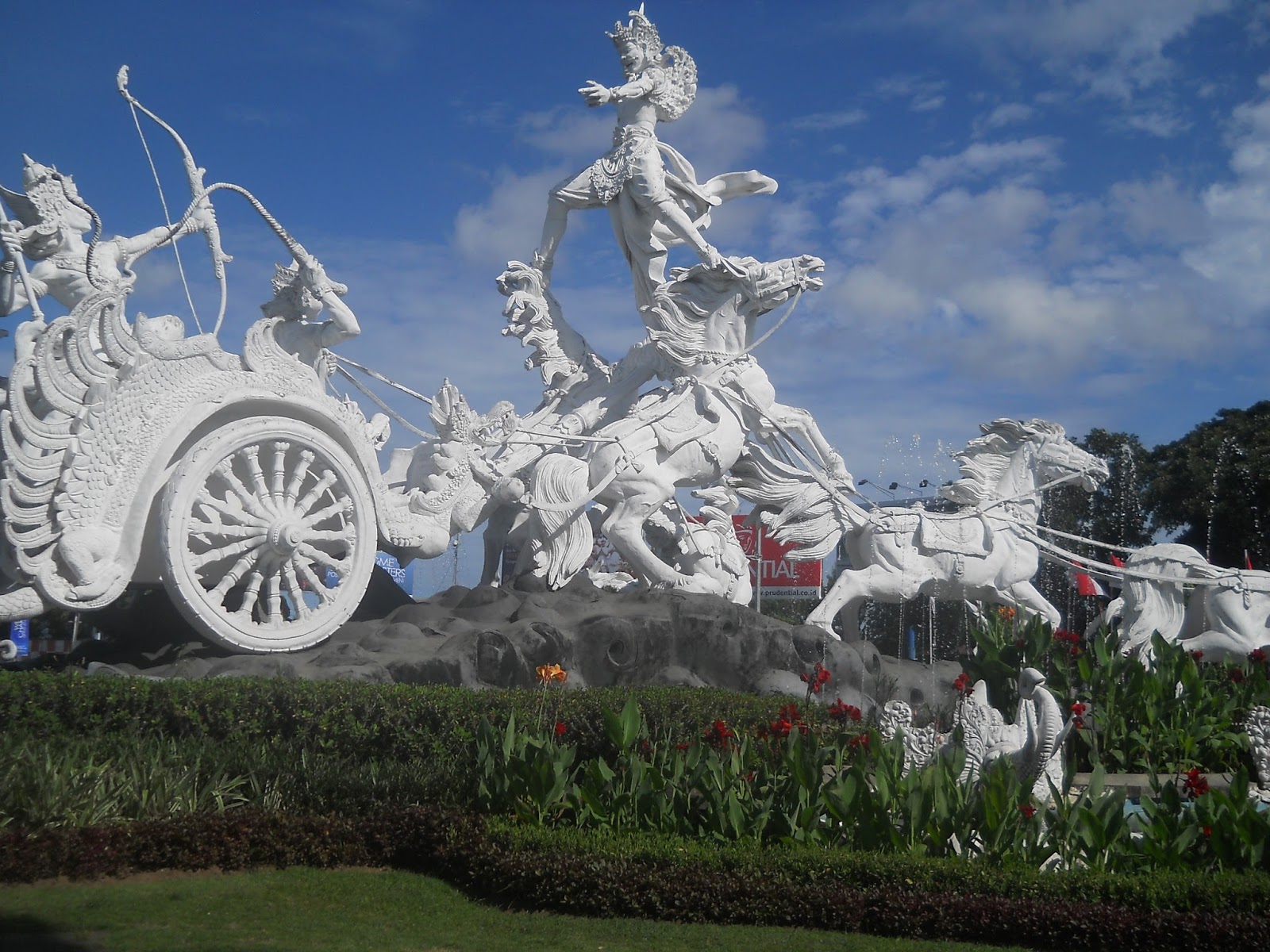 sryatman: PATUNG KUDA, DEN PASAR BALI