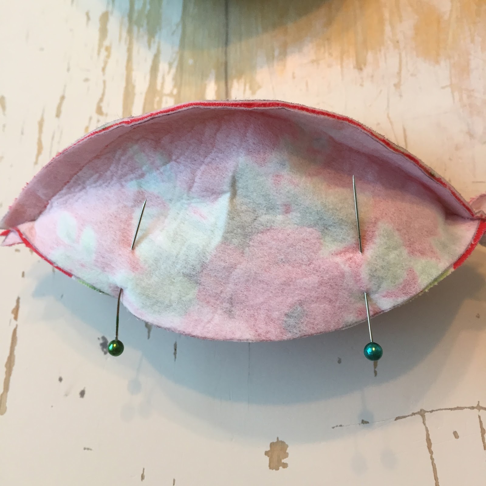 BumbleDo: Tomato Pin Cushion Pattern and Free Printable