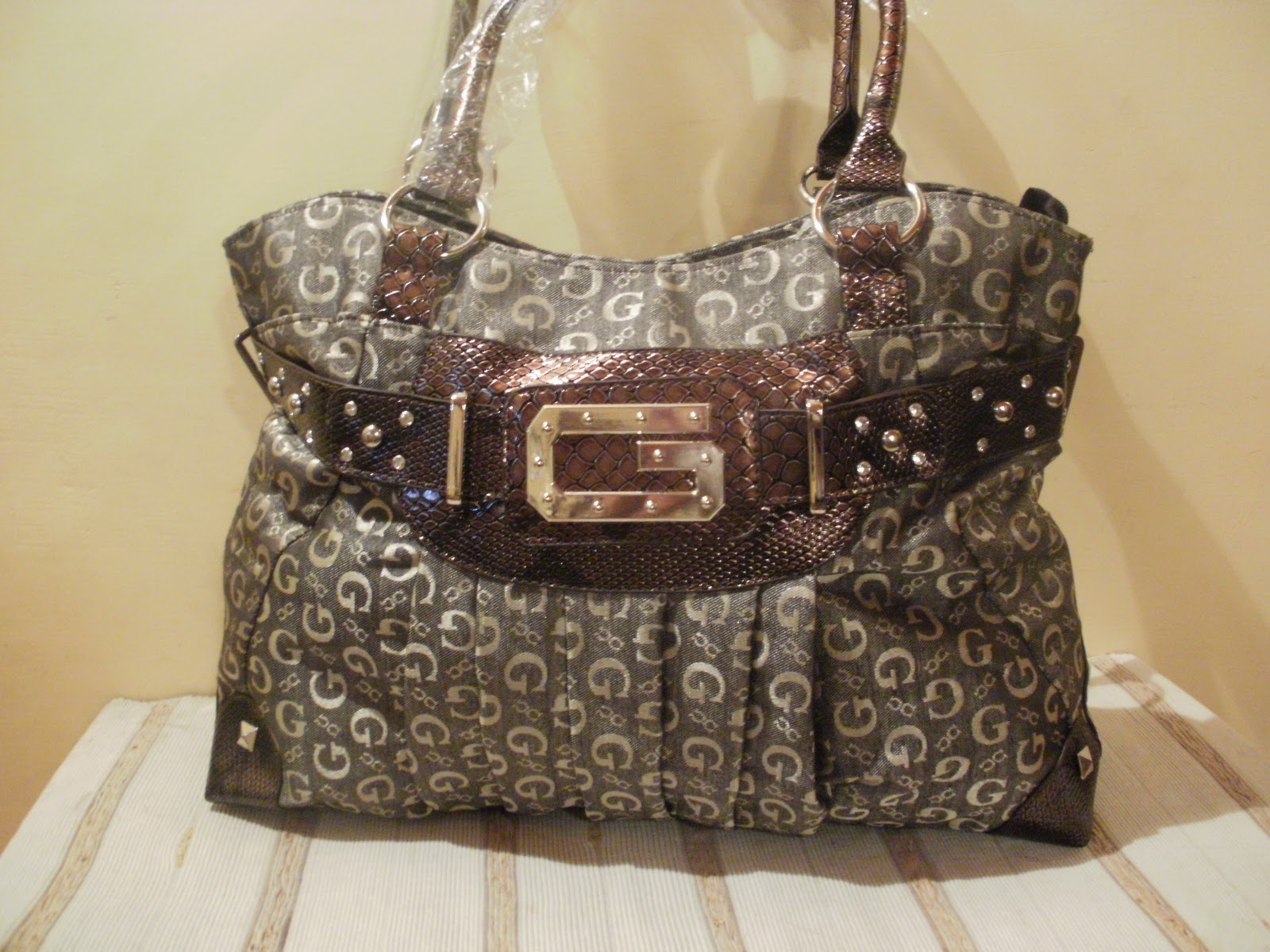 MEKEKOS: CARTERAS GUESS