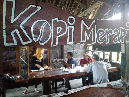 Enjoy The Coffe With The Beauty Of Merapi Mountain