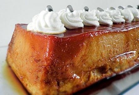 Pudding de pan con crema batida | Recetas de Cocina faciles.