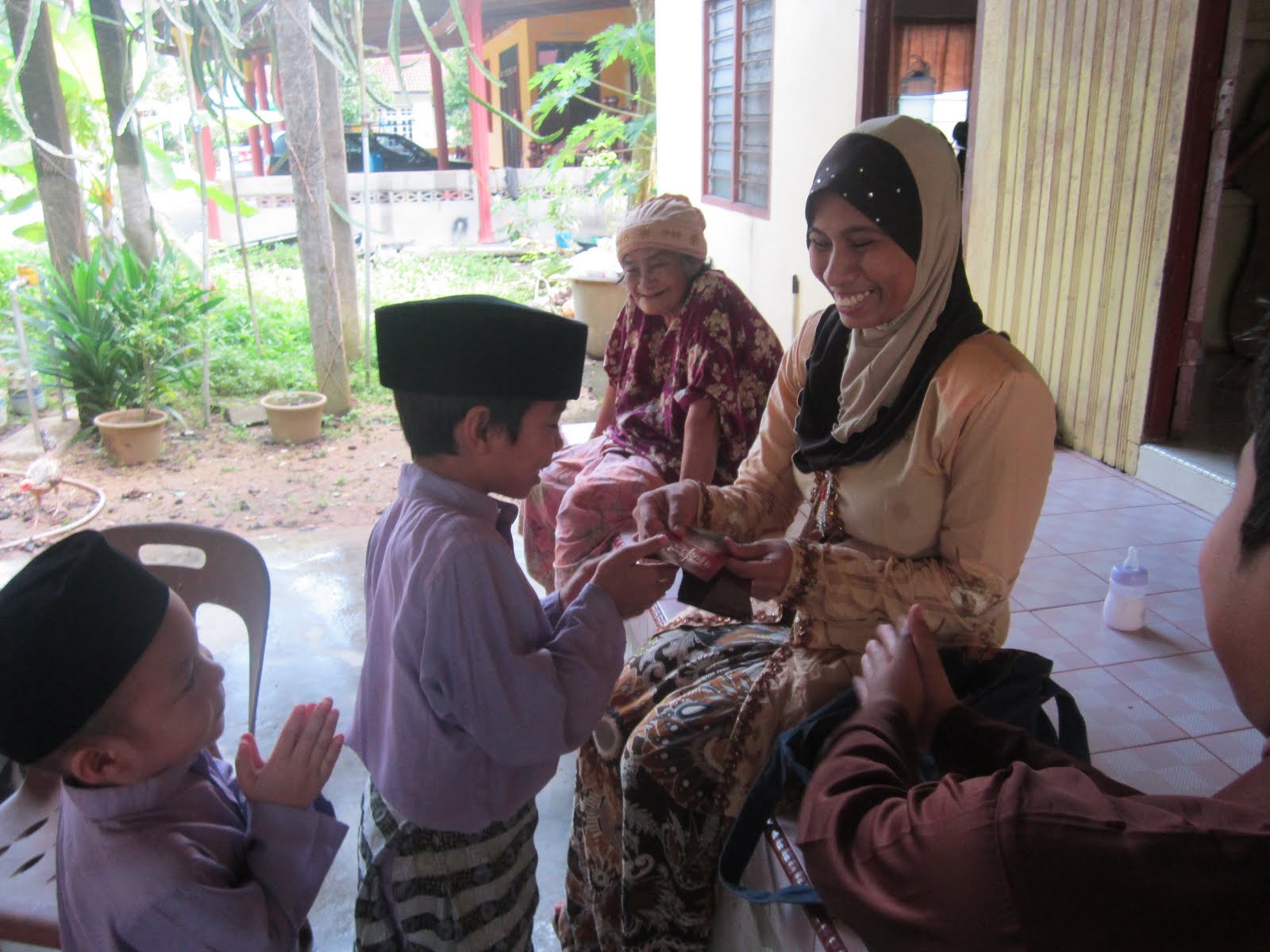 Cerita Di Pagi Raya Pertama :) - Enchanted Life Begins