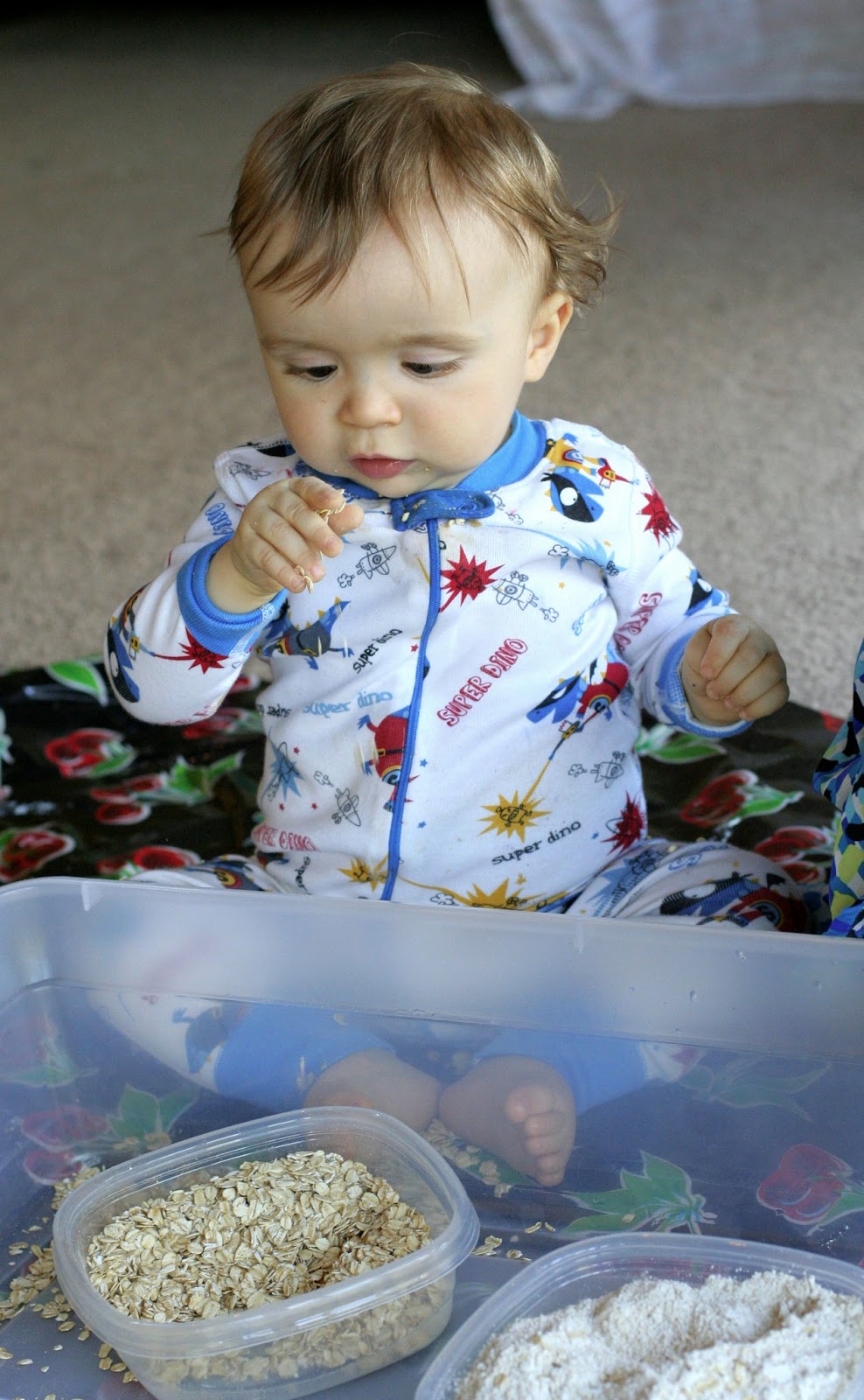 Super Easy Sensory Play: Oatmeal Textures Sensory Bin