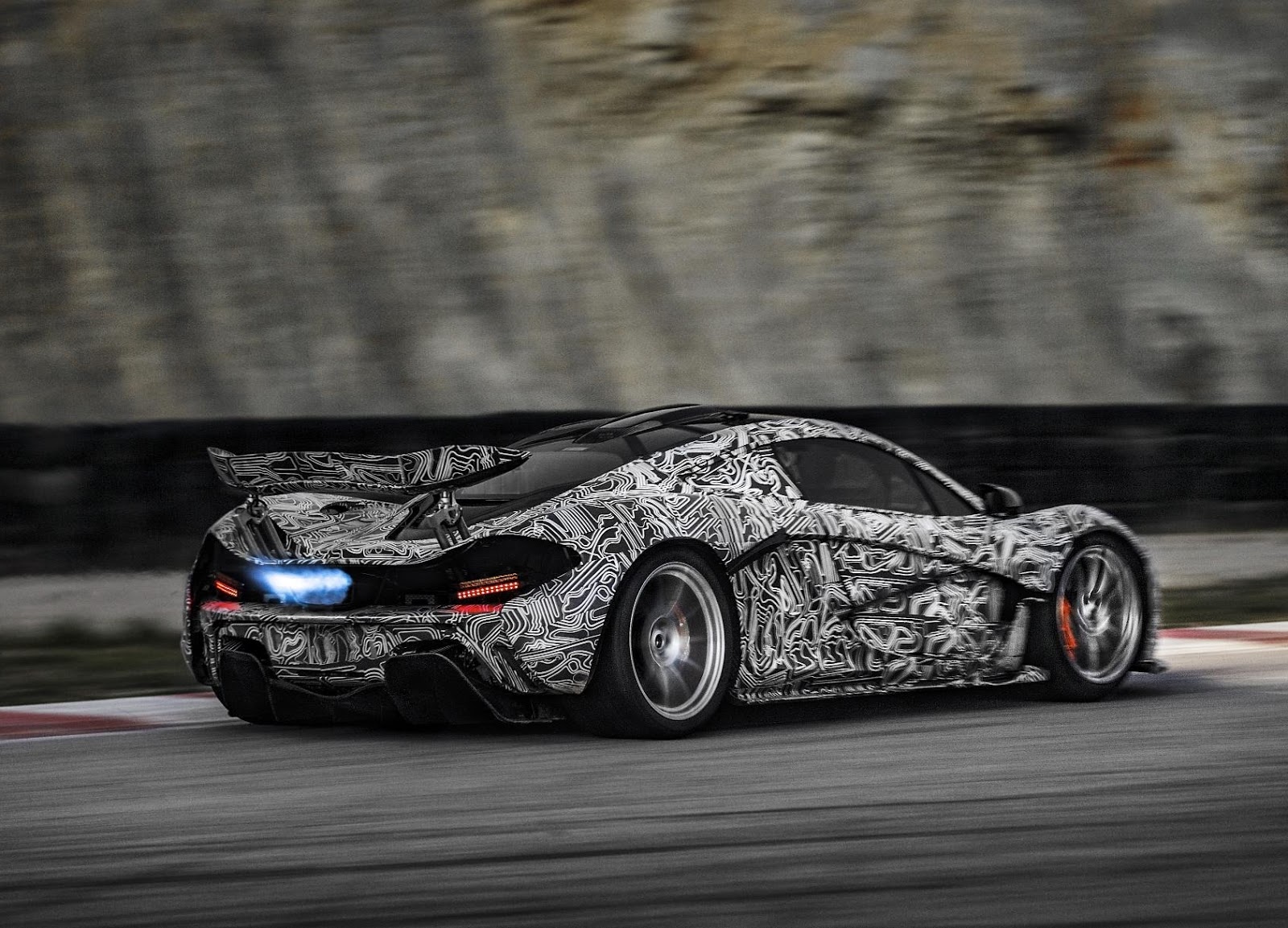 MCLAREN P1 HYPERCAR HITS THE TRACK - Awesome Cars: MCLAREN P1 HYPERCAR ...