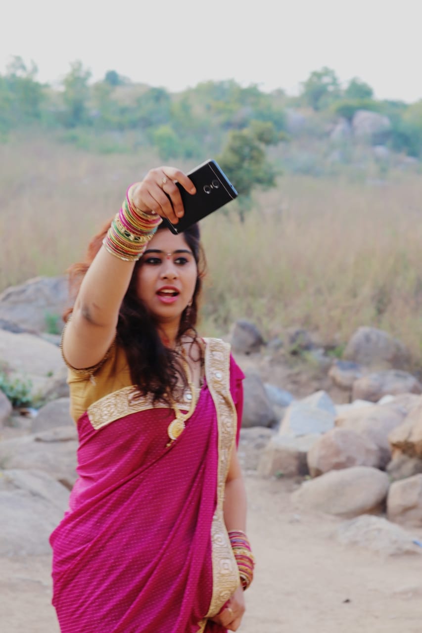 Sahithi Latest Photoshoot in Saree - Latest Movie Updates, Movie ...