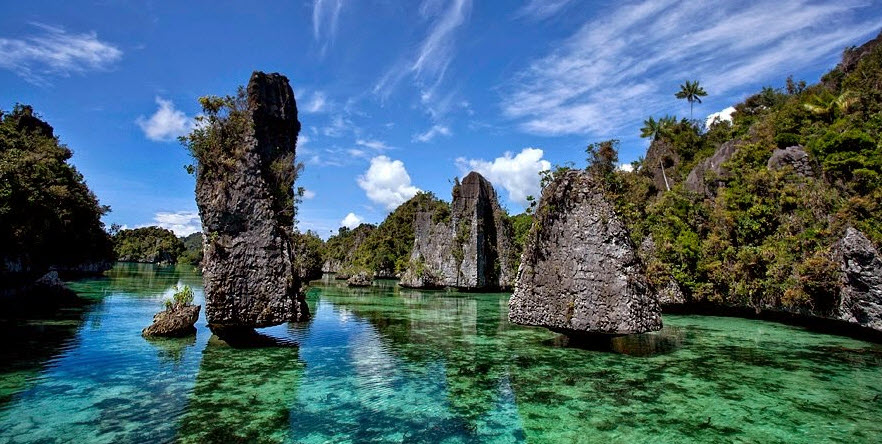 The Beautiful Wayag Island Tourism in West Papua