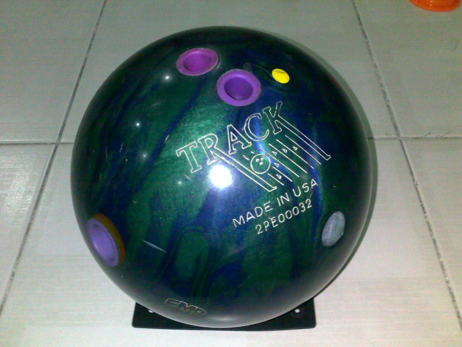 KEDAI BOWLING ONLINE: Performance Bowling Ball TRACK Track Elliptical ...