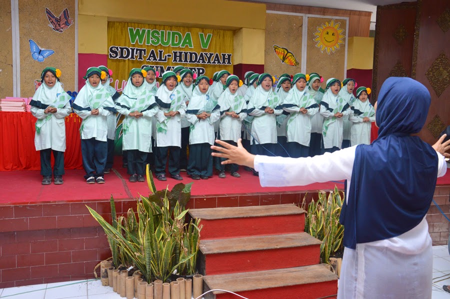 Foto Prosesi Wisuda SDIT Al-Hidayah Sumenep ~ annidastudio