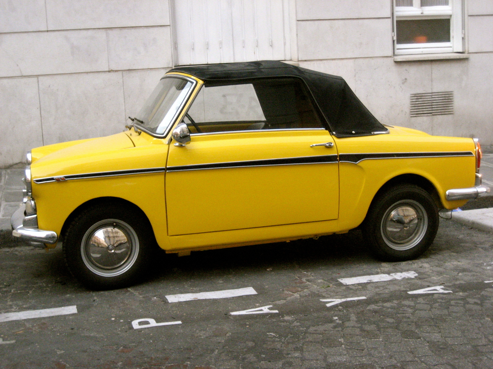 Paris Rendezvous and Beyond: Couleur Jaune.....look at moi!